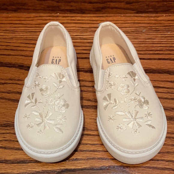 GAP | Shoes | White Floral Embroidered Gap Slip On Sneakers | Poshmark